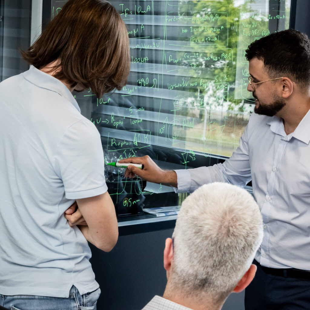 Direct thermal vs. thermal transfer printing technology - APS